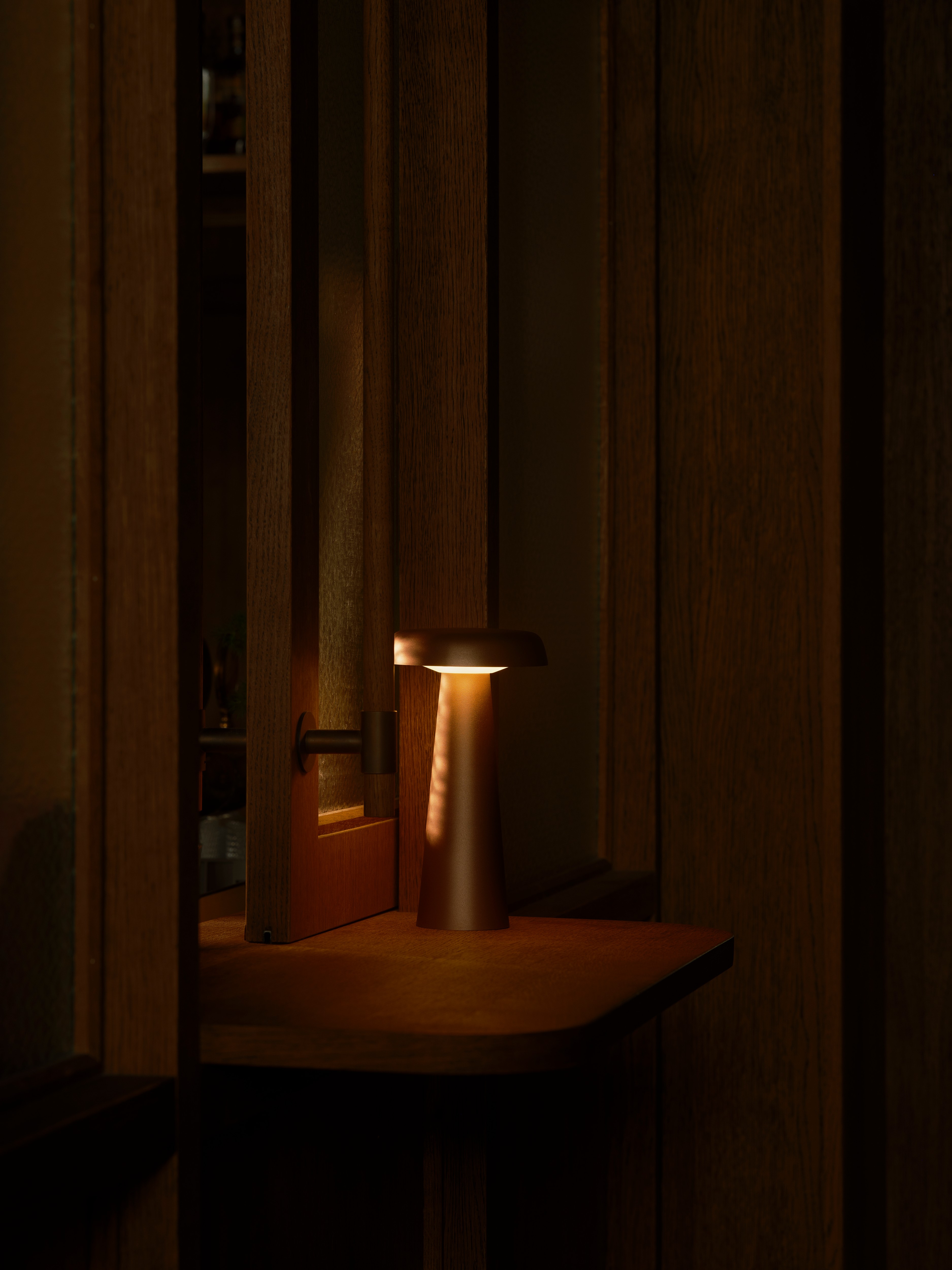 Arcello Portable | Table lamp | Burnished brass