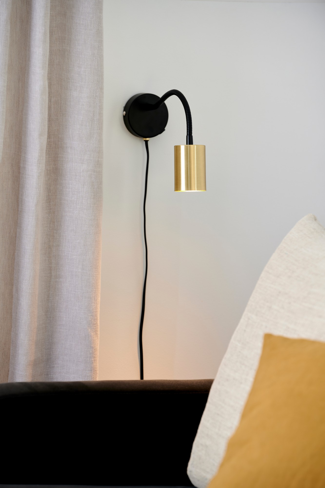 Explore Flex | Wall light | Brass