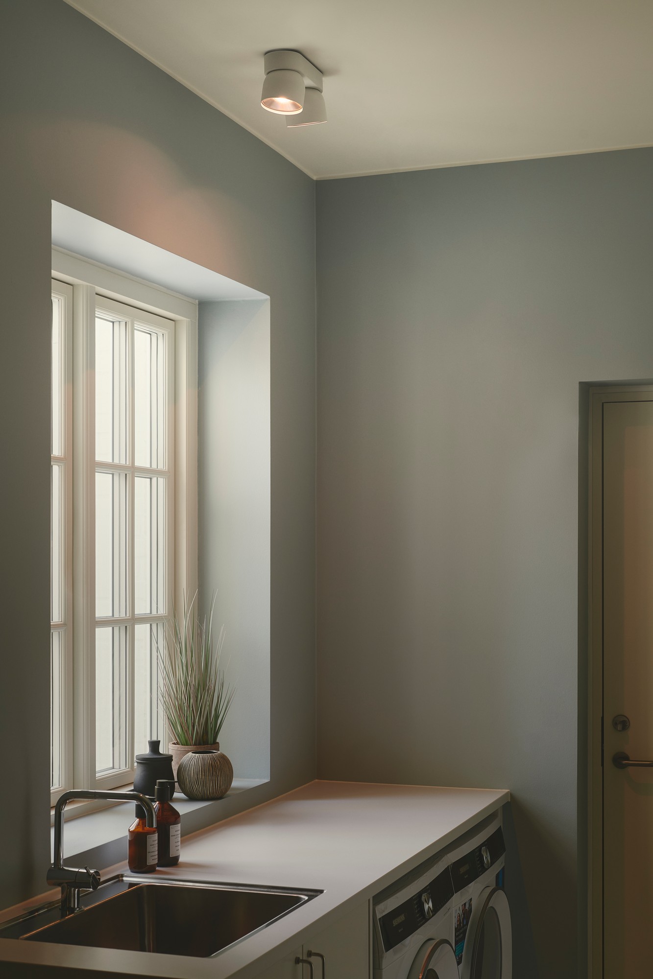 Pitcher 2-Spot | Spot light | White